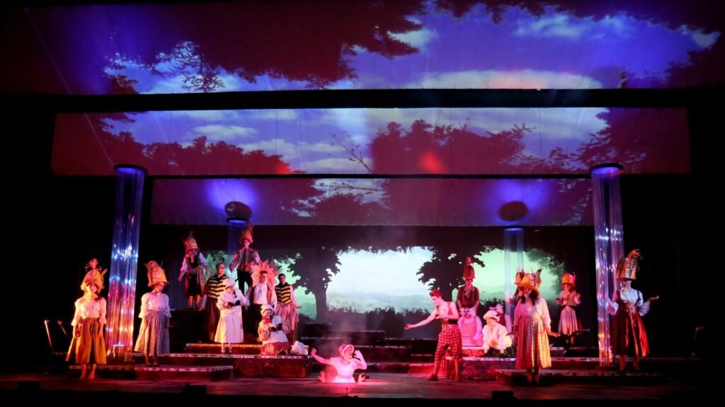 Using Digital Projections in Stage Design - The Frequency Mass